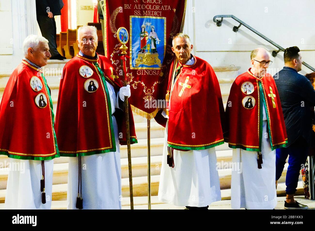 Vestito religioso immagini e fotografie stock ad alta risoluzione - Alamy