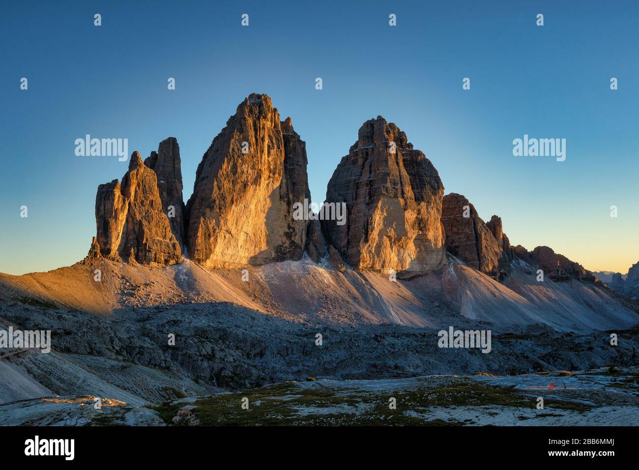 Monte Paterno e tre Cime di Lavarado al tramonto, Dolomiti, Alto Adige ...