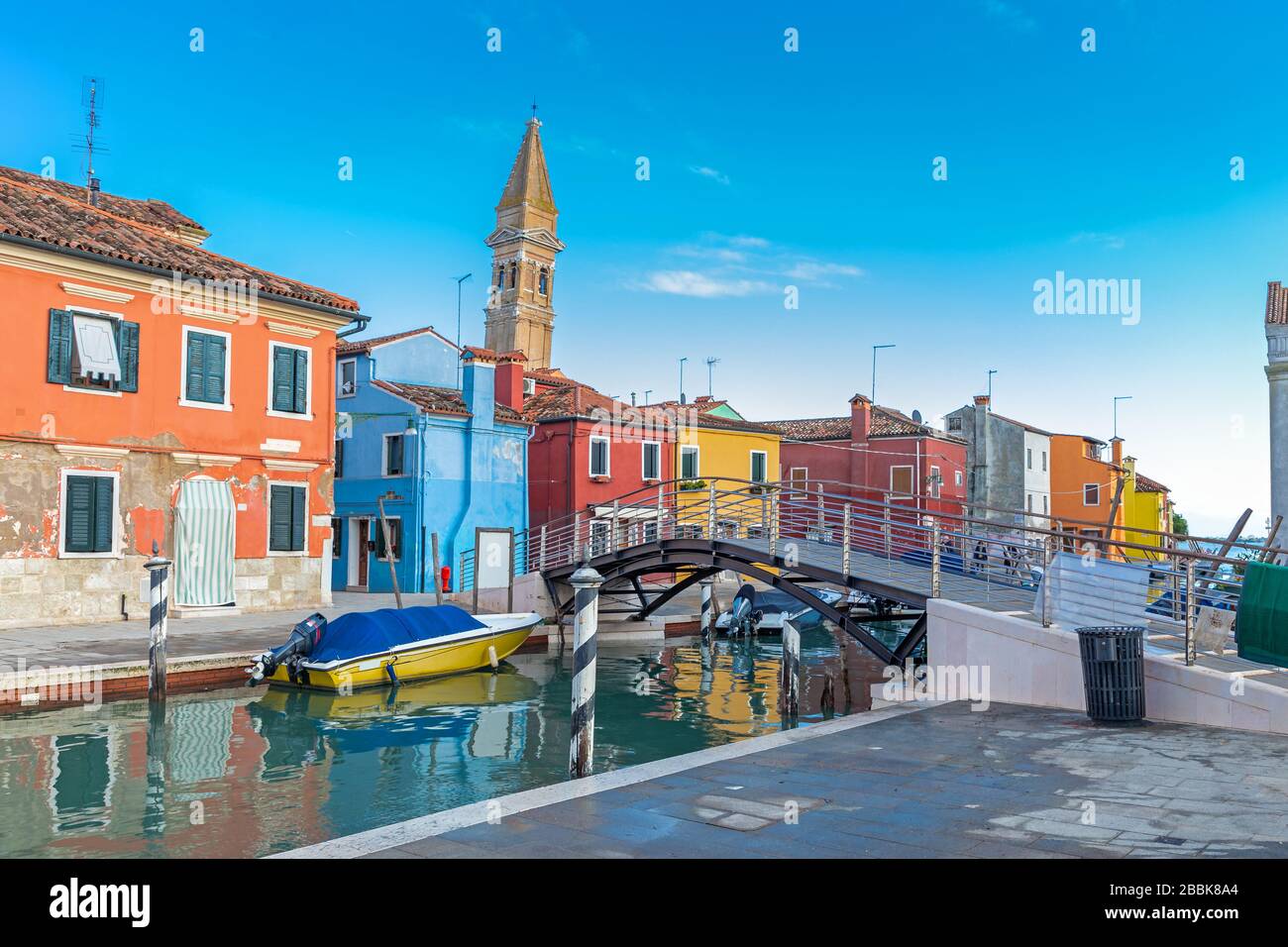 Case torri colorate immagini e fotografie stock ad alta risoluzione - Alamy