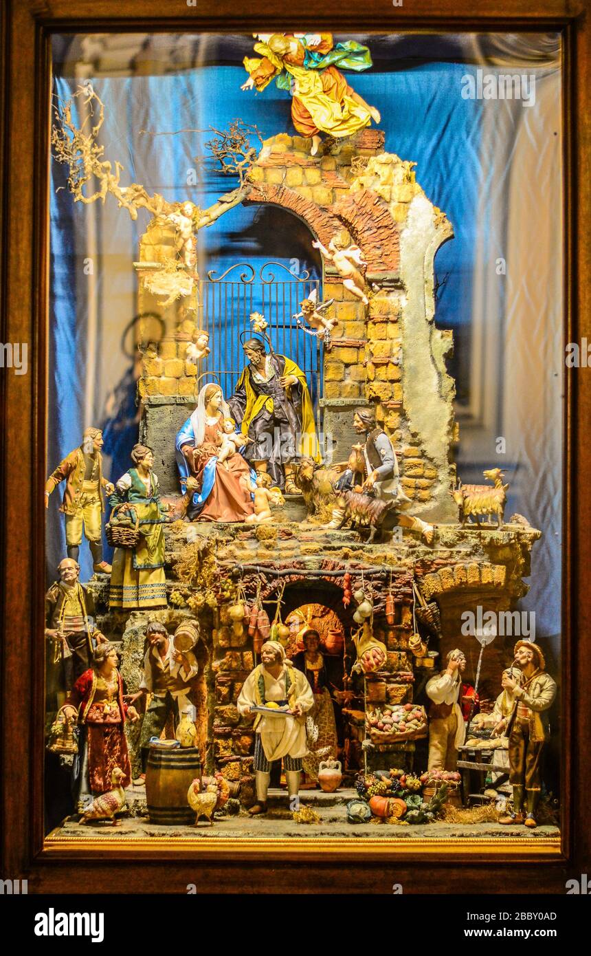 Presepi napoletani immagini e fotografie stock ad alta risoluzione - Alamy