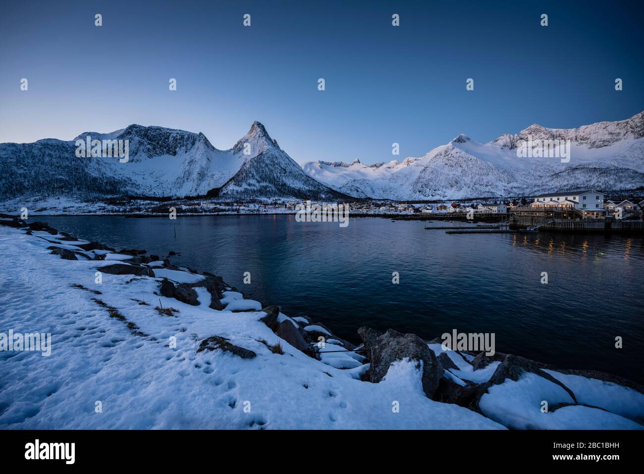 Senja mefjord immagini e fotografie stock ad alta risoluzione - Alamy