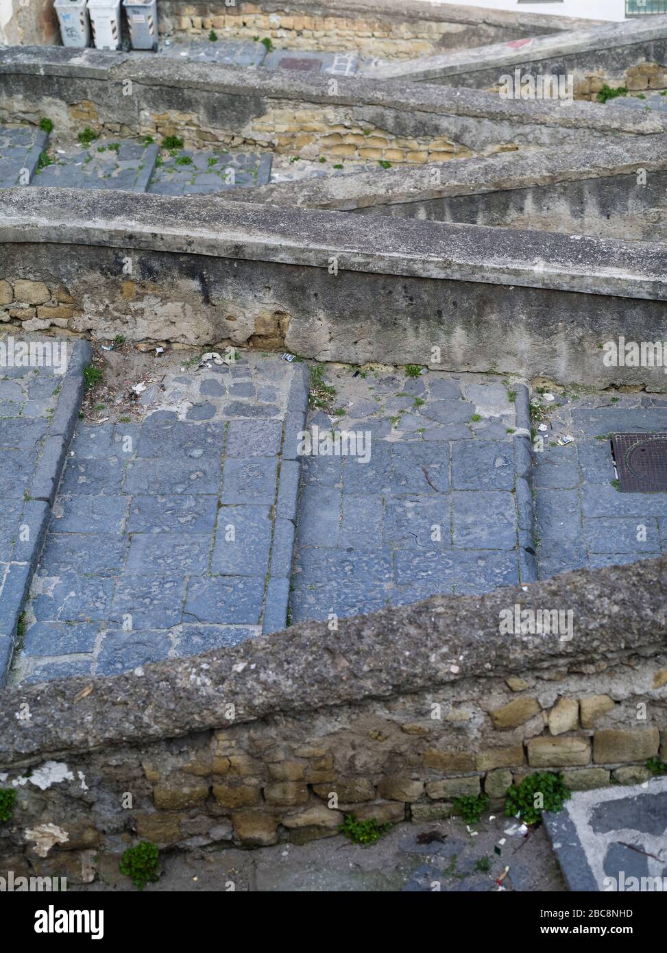 Scalinate di napoli immagini e fotografie stock ad alta risoluzione - Alamy