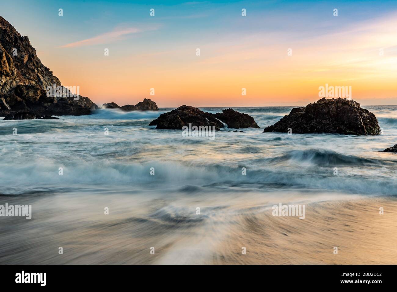 Oceano pacifico a pfeiffer beach immagini e fotografie stock ad alta ...