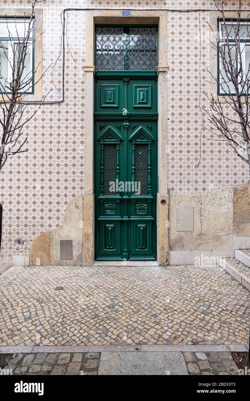 La porta chiusa immagini e fotografie stock ad alta risoluzione - Alamy