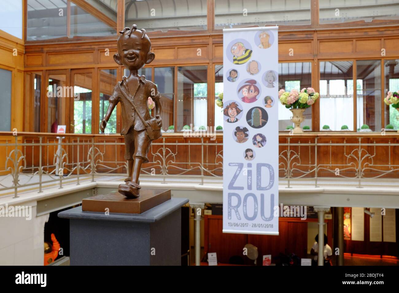 La statua di San Mao, una famosa serie di fumetti cinesi mostra ...