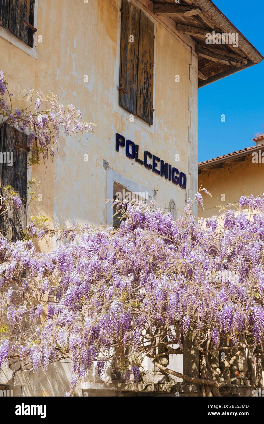 Polcenigo (nome del paese), logo all'ingresso del borgo , antico borgo ...