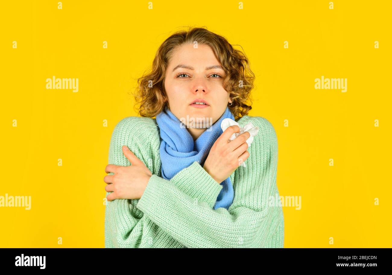 Infiammazione del seno nasale. Naso che cola. Sintomi di influenza ...