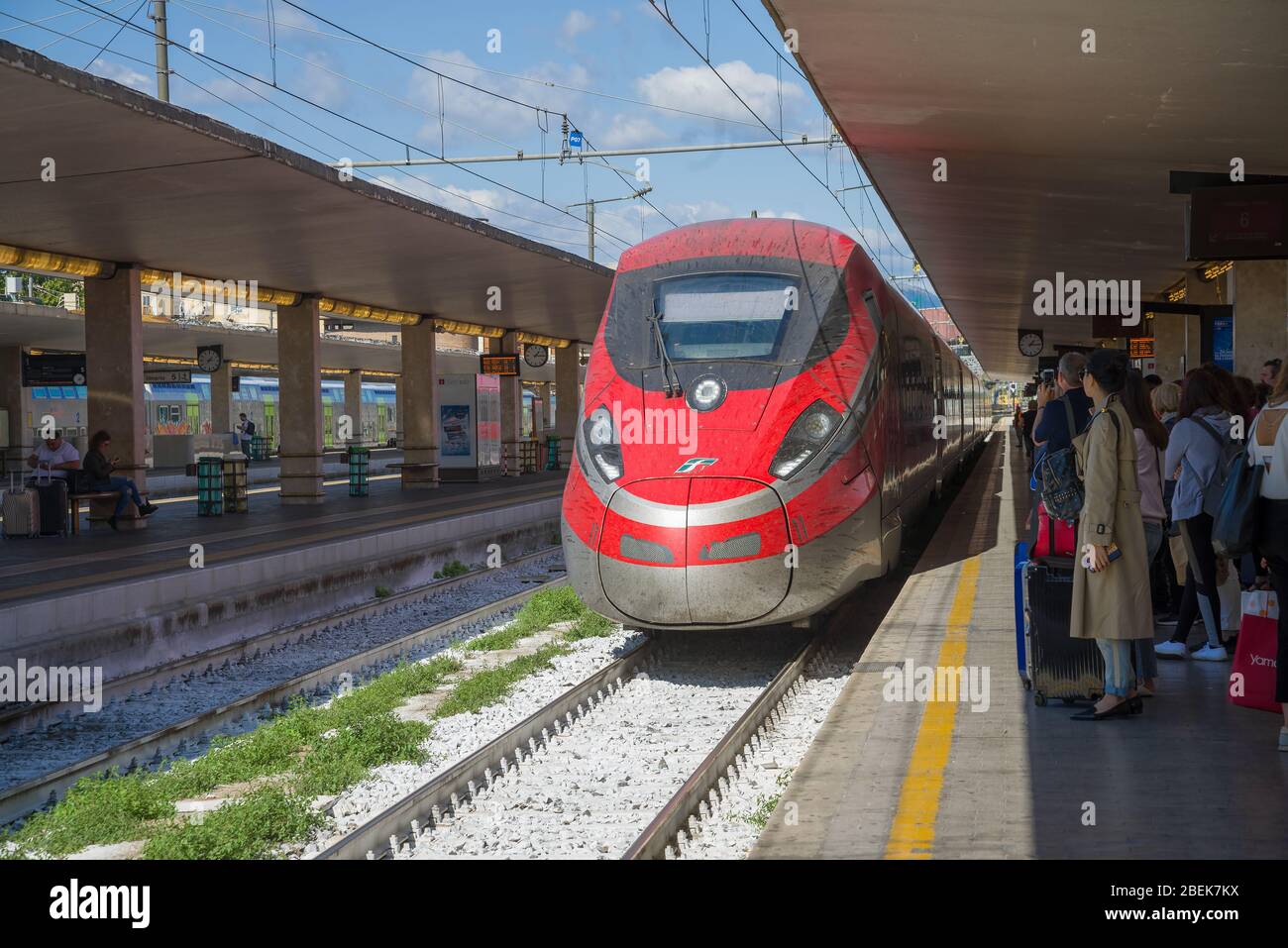 Frecciarossa etr 1000 immagini e fotografie stock ad alta risoluzione ...