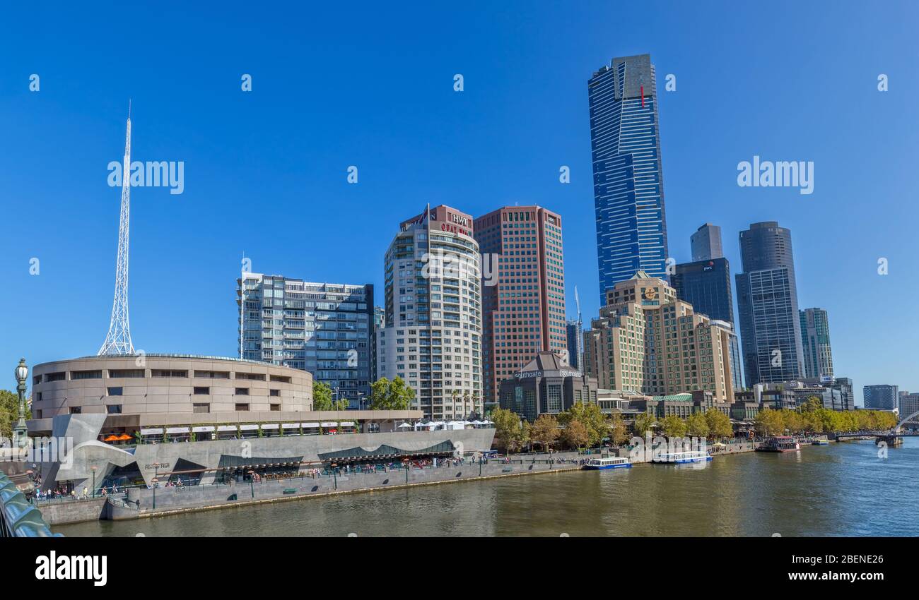 Skyline di southbank e torre eureka dal fiume yarra immagini e ...