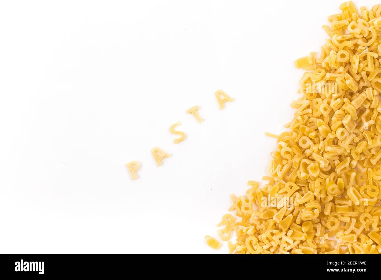 Lettera di alfabeto degli spaghetti immagini e fotografie stock ad alta ...