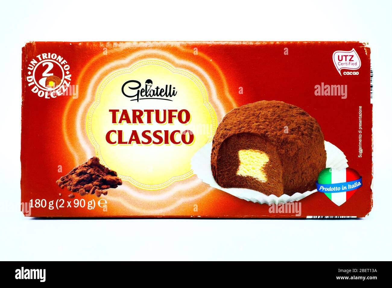 Gelato al tartufo al cioccolato Gelatelli venduto dalla catena LIDL Supermarket Foto stock - Alamy