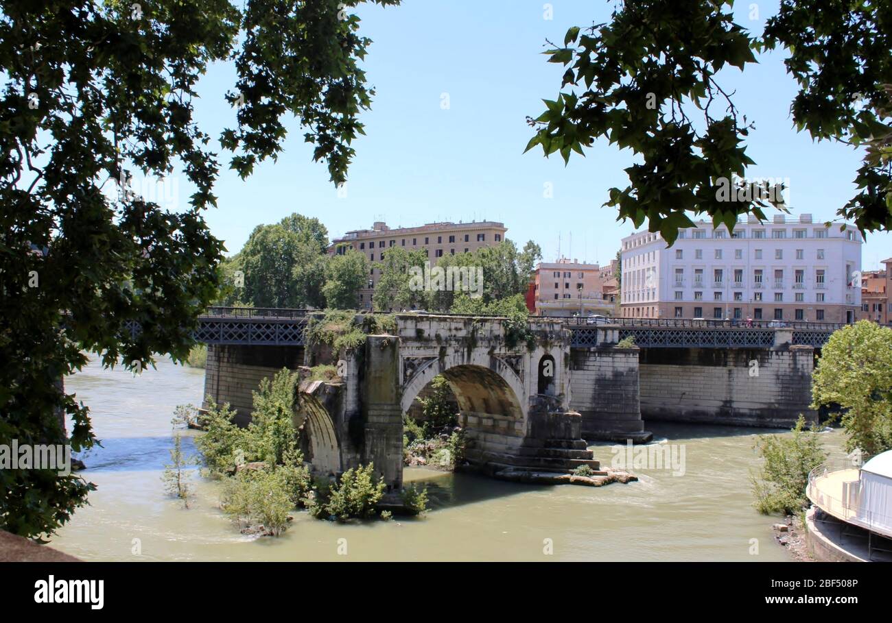 Ponte rotto broken bridge rome immagini e fotografie stock ad alta ...