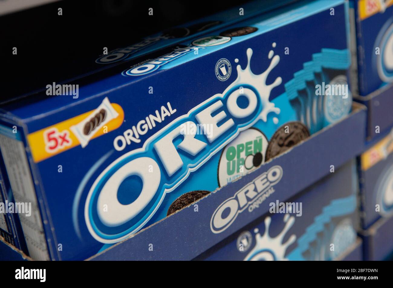 Oreo biscuit immagini e fotografie stock ad alta risoluzione - Alamy