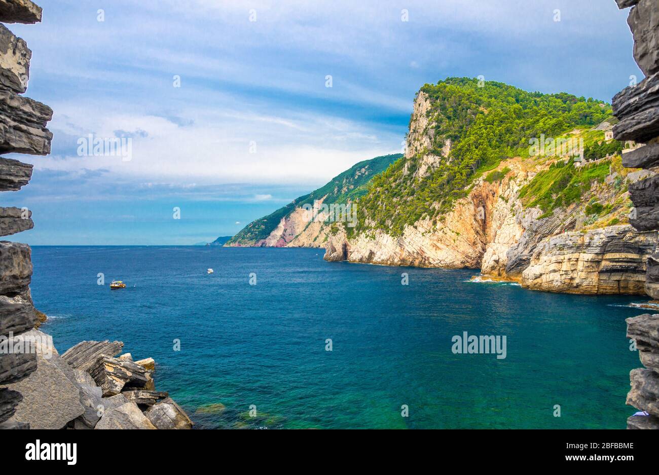 Finestra In Pietra Sulla Costa Ligure Immagini e Fotos Stock - Alamy
