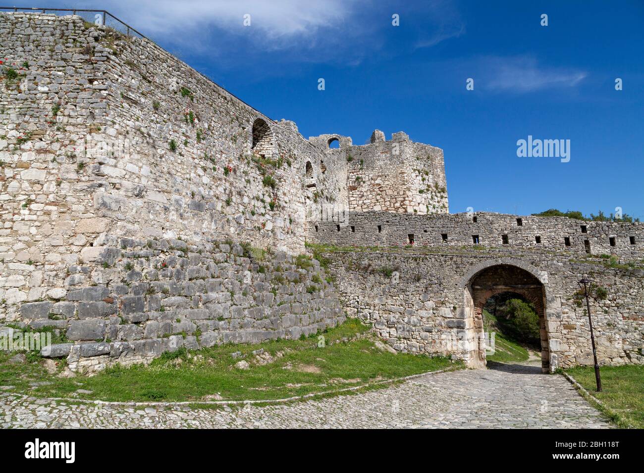 Resti storici del castello medievale immagini e fotografie stock ad ...