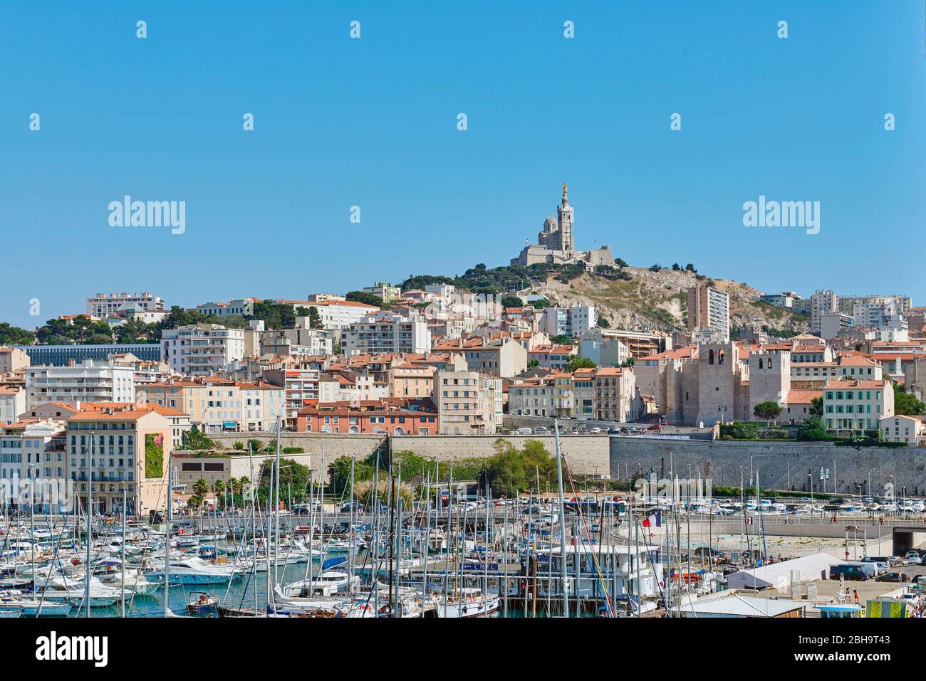 Porto di marsiglia immagini e fotografie stock ad alta risoluzione - Alamy