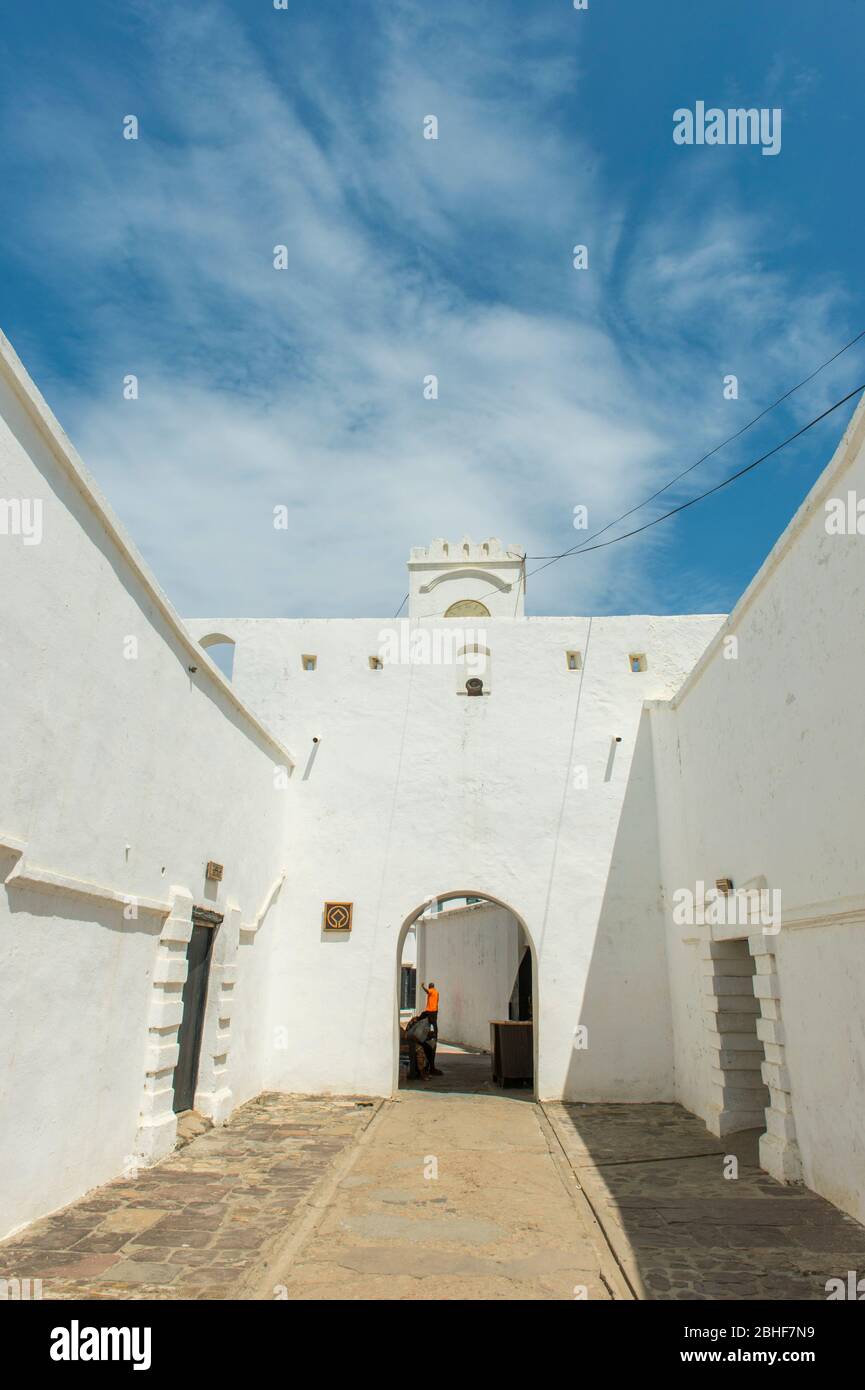 Cancello d'ingresso del castello di elmina immagini e fotografie stock ...