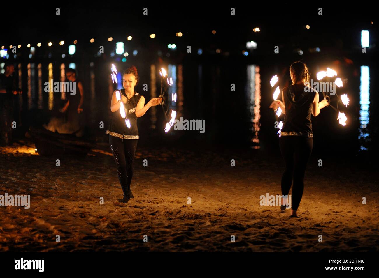 Giocolieri di fuoco immagini e fotografie stock ad alta risoluzione - Alamy
