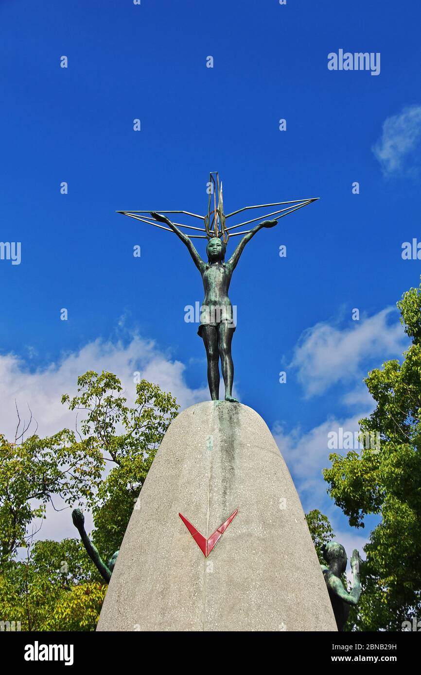 Hiroshima monumento per la pace dei bambini immagini e fotografie stock ... Hiroshima monumento per la pace dei bambini immagini e fotografie stock ...