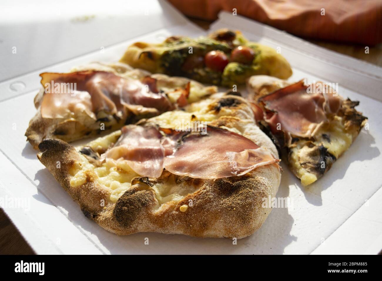 Pinsa romana immagini e fotografie stock ad alta risoluzione - Alamy