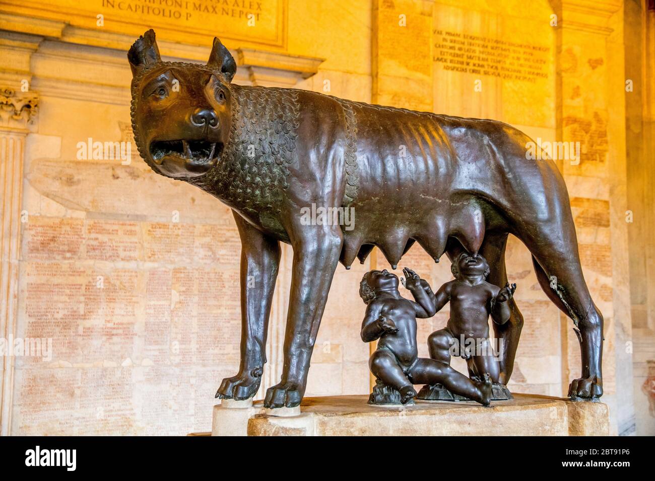 Statua della lupa romana immagini e fotografie stock ad alta ...