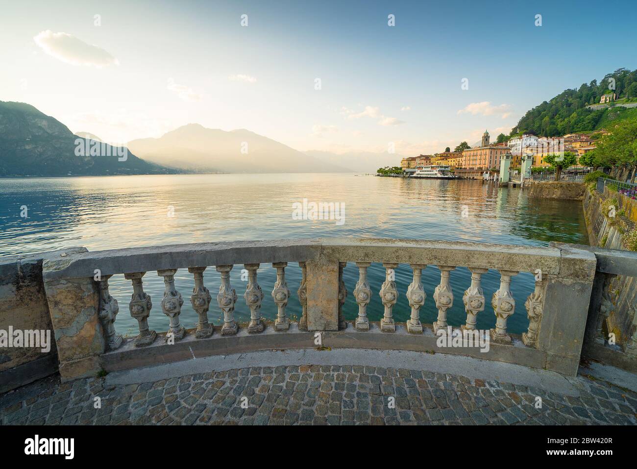 Bellissimo lago como immagini e fotografie stock ad alta risoluzione ...