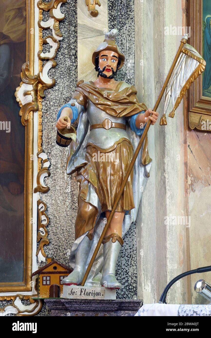 Statua di San Florian sull'altare della Santissima Trinità presso la ...