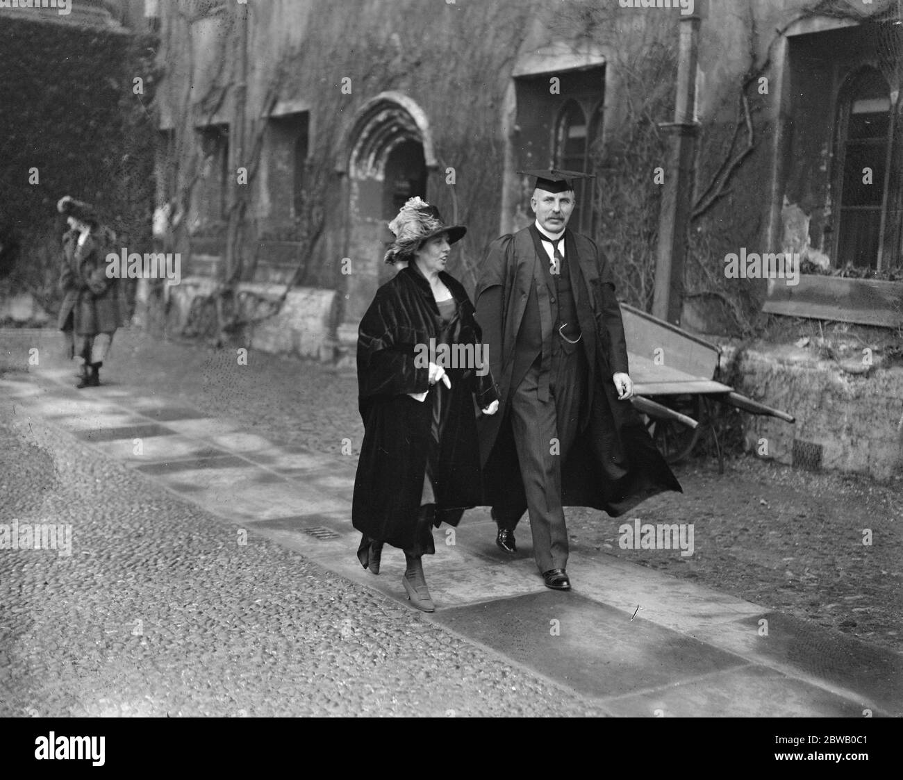 La sig.ra Eileen Mary Rutherford , figlia di 20 anni di Sir Ernest ...