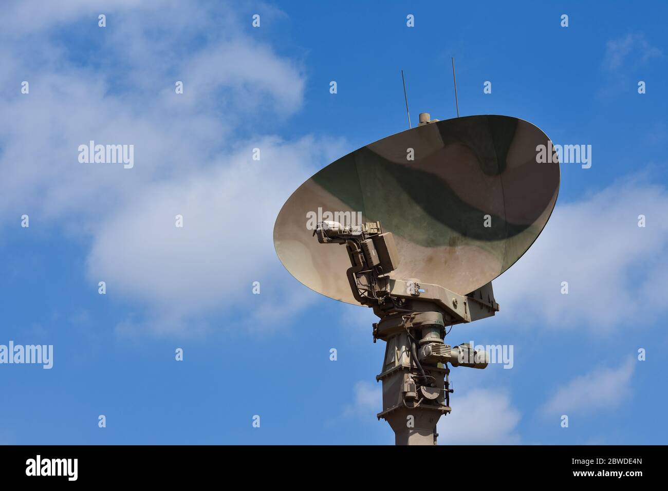 Radar dish immagini e fotografie stock ad alta risoluzione - Alamy