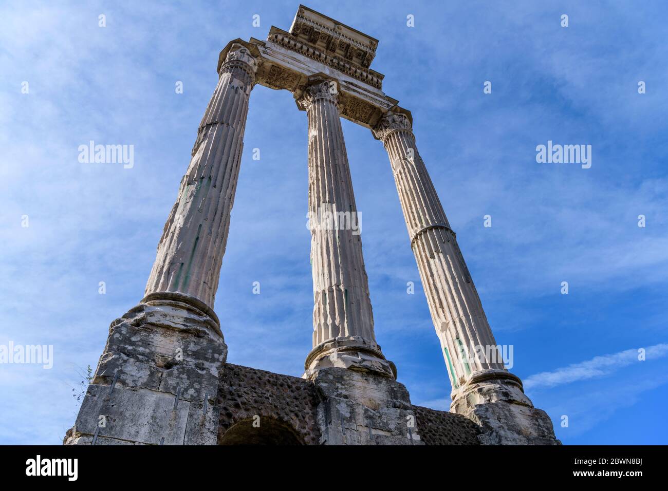 Colonne del tempio romano immagini e fotografie stock ad alta ...