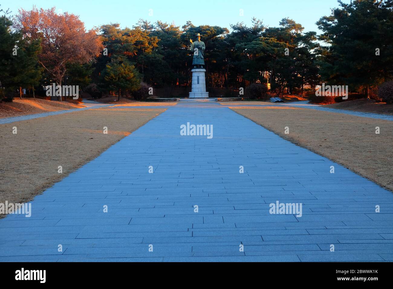 SEOUL, COREA DEL SUD - 29 DICEMBRE 2018: Statua di San Kim Dae-gon al ...