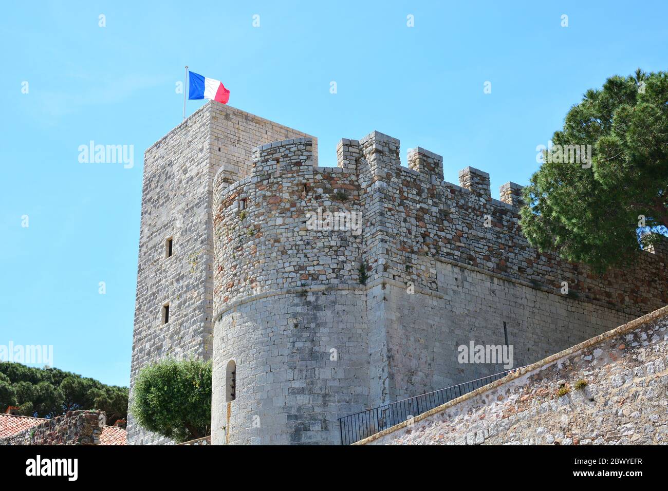 Cannes vecchia città immagini e fotografie stock ad alta risoluzione ...
