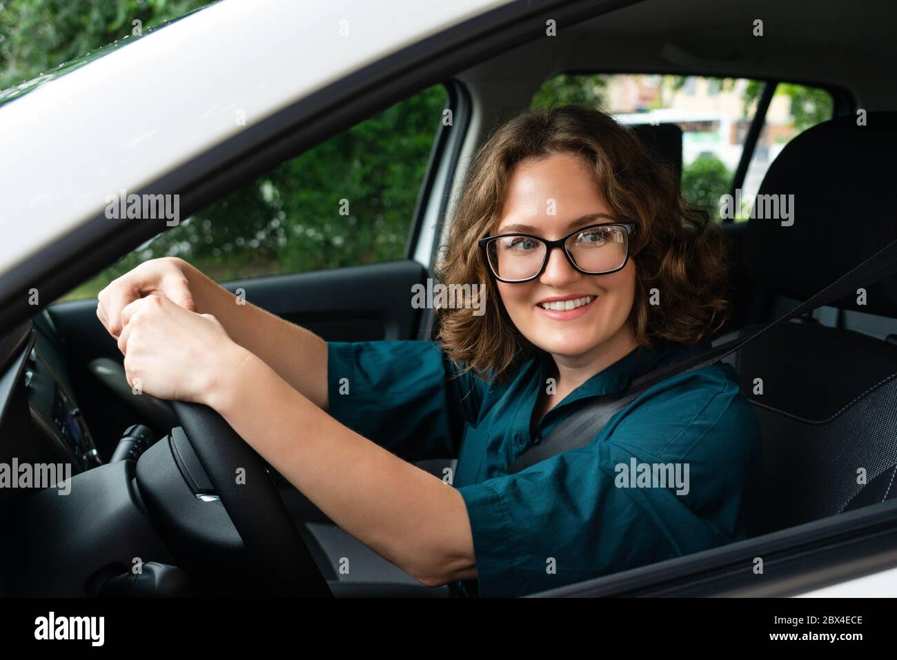 Guidare la macchina interna del conducente immagini e fotografie stock ...