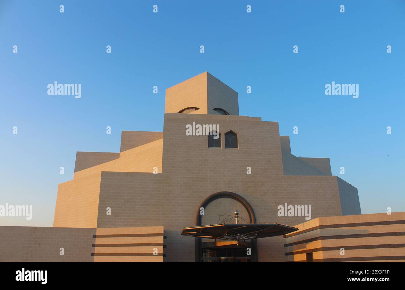 Museo arabo di arte moderna di doha immagini e fotografie stock ad alta ...