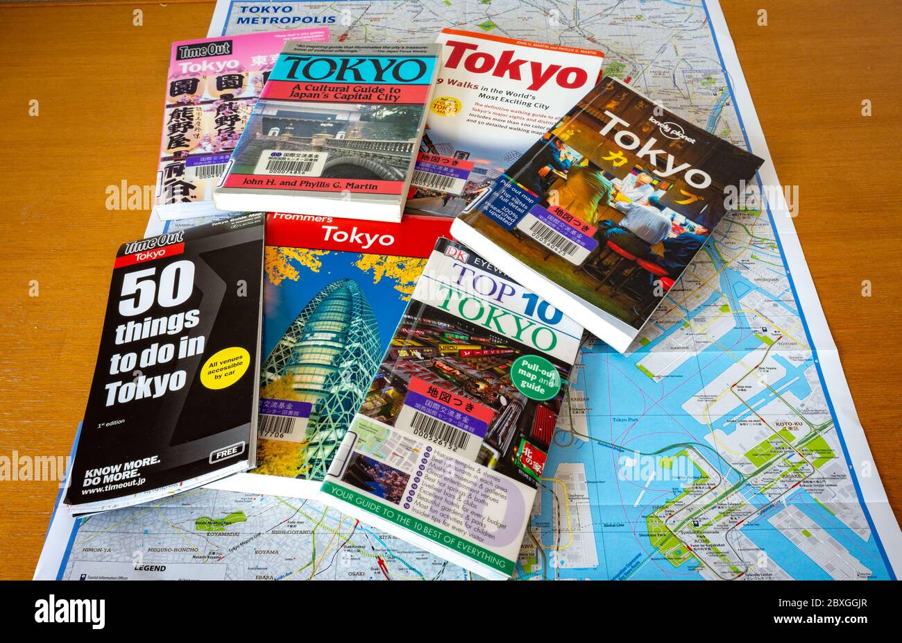 Tokyo / Giappone - 15 ottobre 2017: Varie guide turistiche di Tokyo con ...