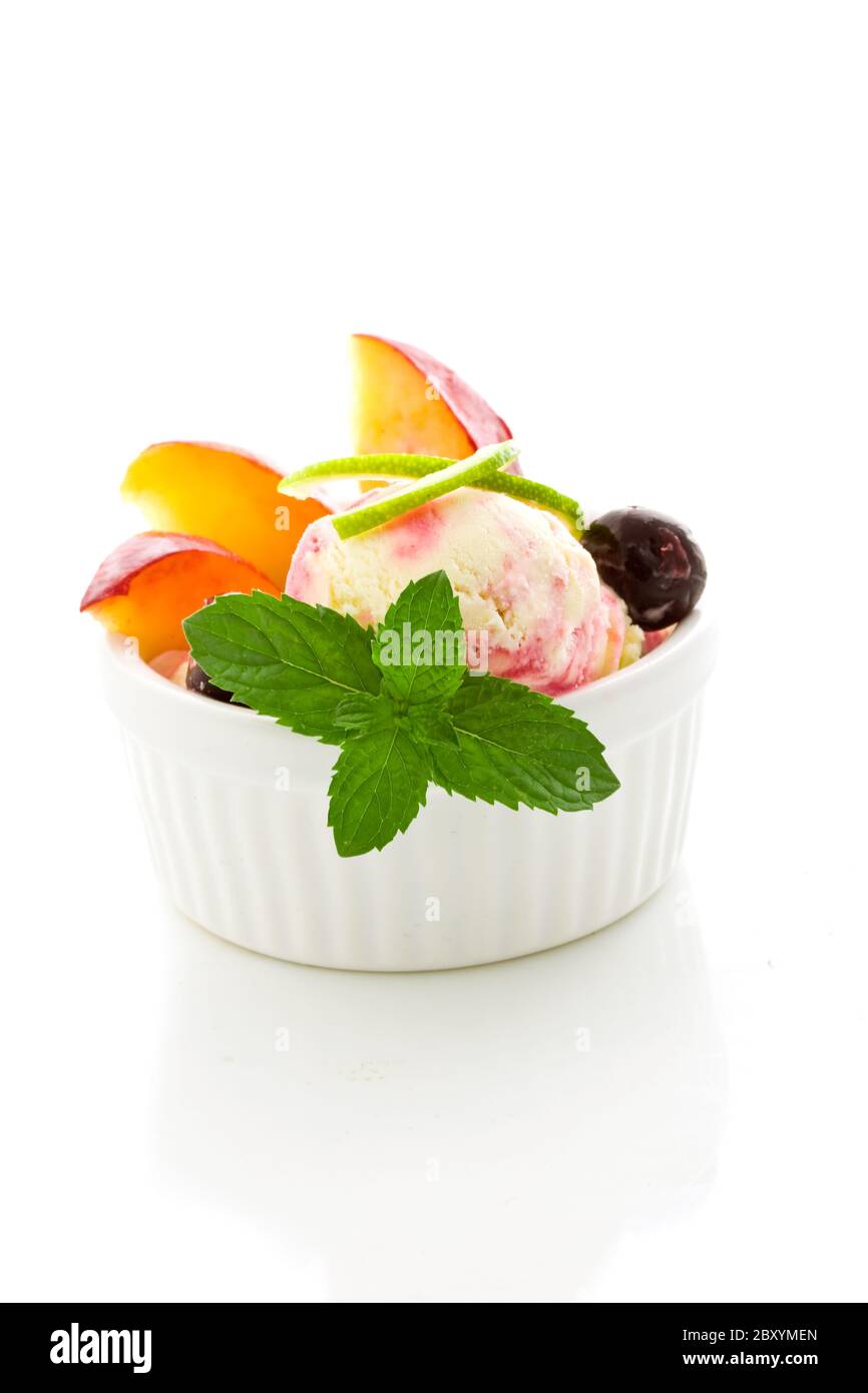 Coppetta gelato immagini e fotografie stock ad alta risoluzione - Alamy