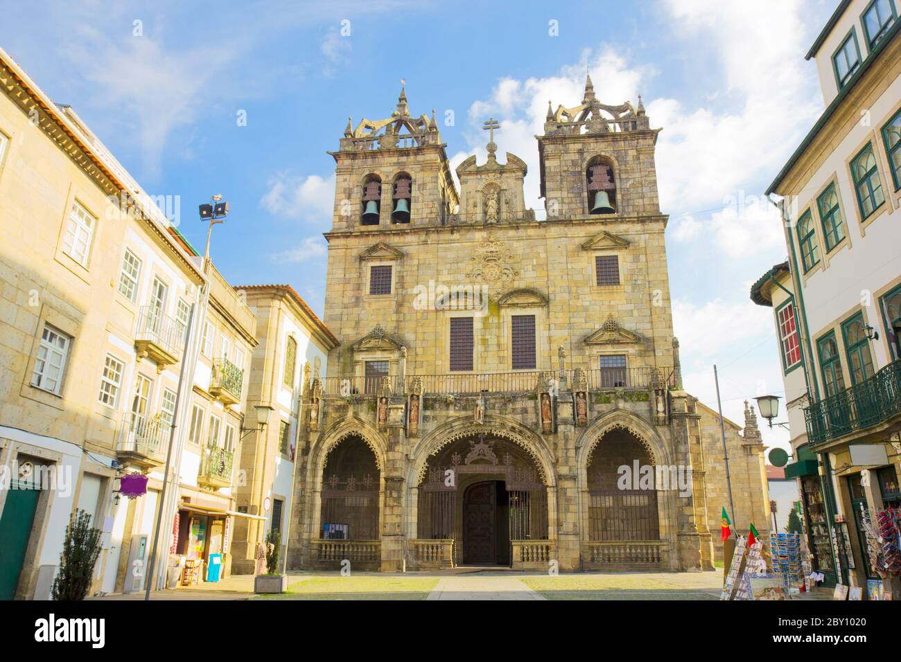 Fachada de la catedral de braga immagini e fotografie stock ad alta ...