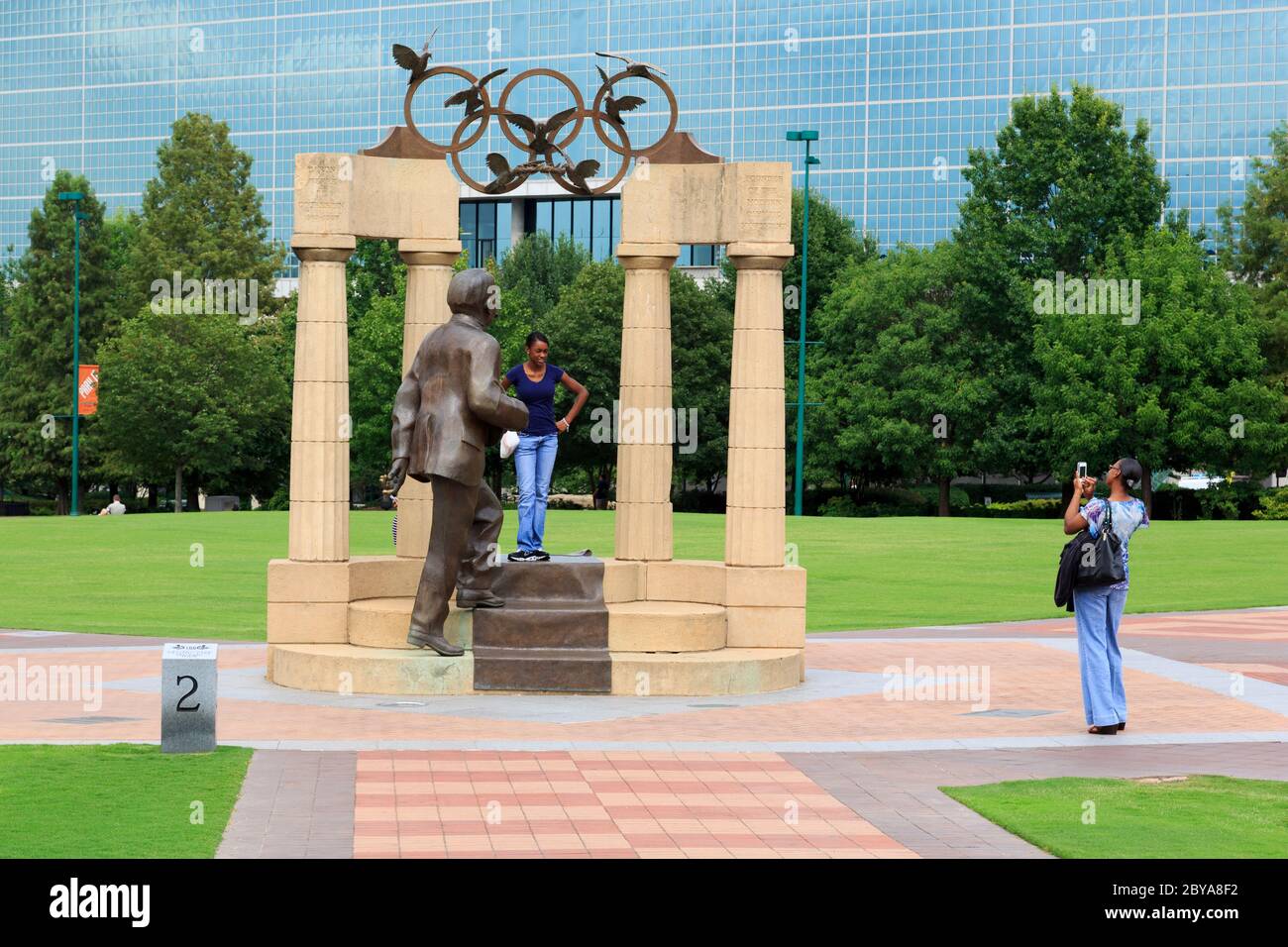 Baron Pierre De Coubertin Monument, fondatore delle Olimpiadi moderne ...