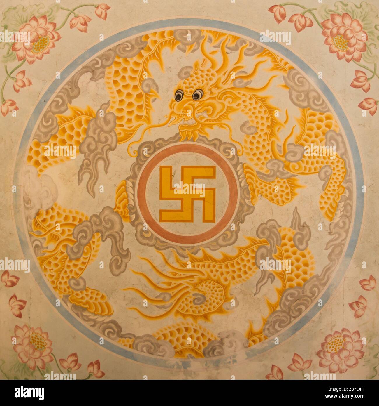 Tatuaggio della svastica immagini e fotografie stock ad alta ...