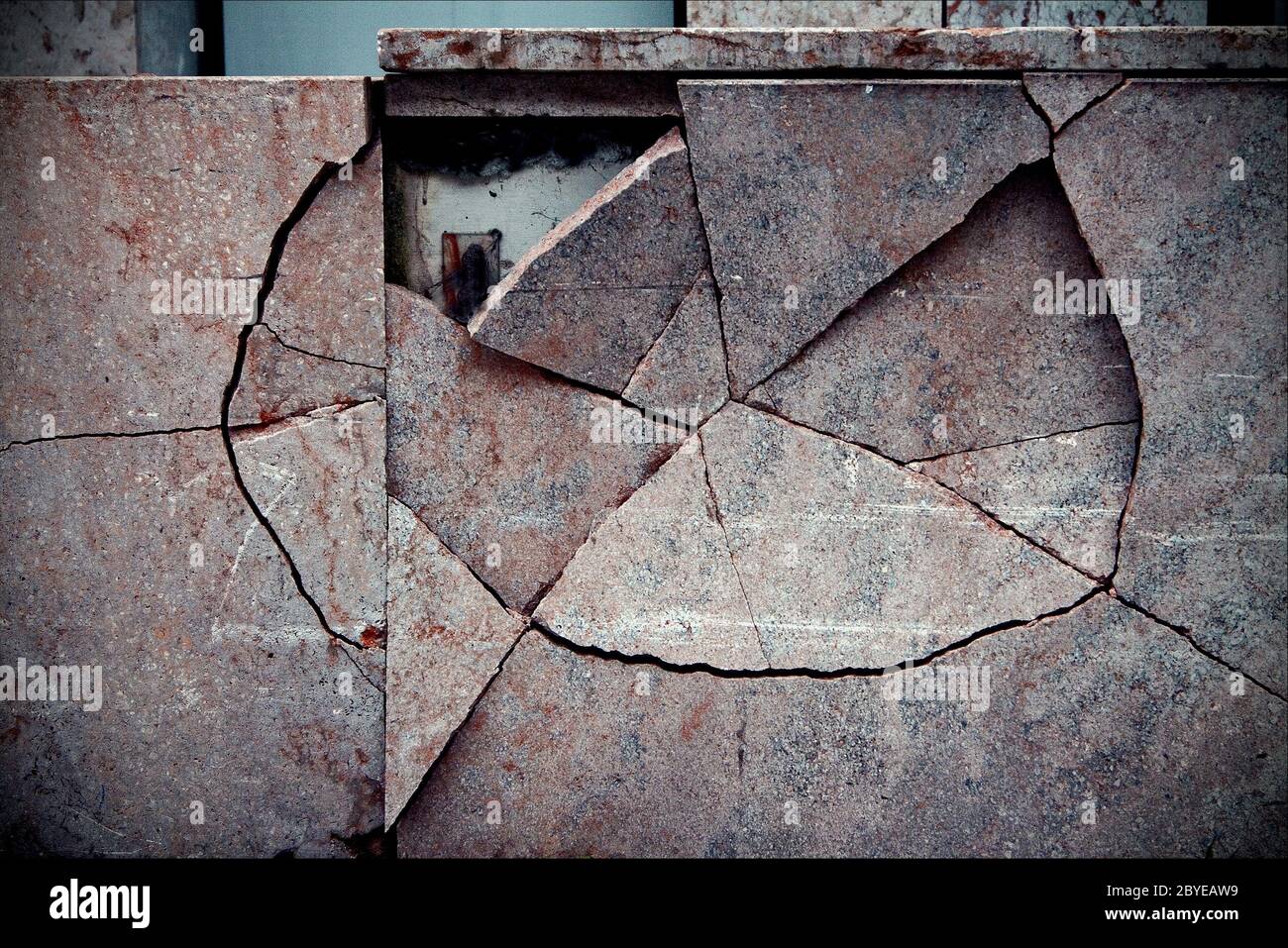Muro rotto immagini e fotografie stock ad alta risoluzione - Alamy