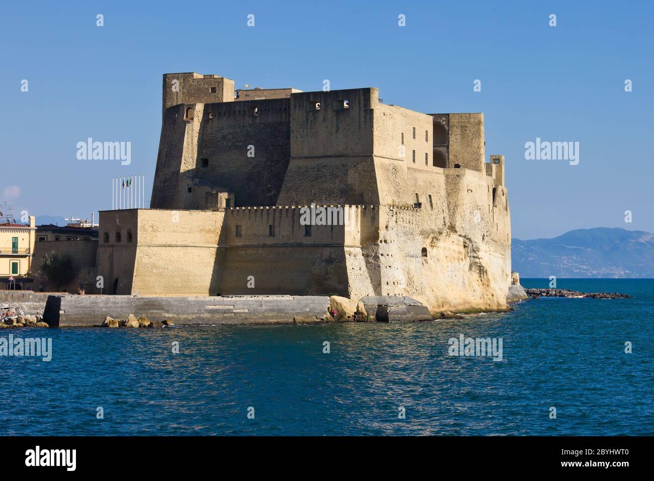 Antico castello di castel ovo baia di napoli immagini e fotografie ...