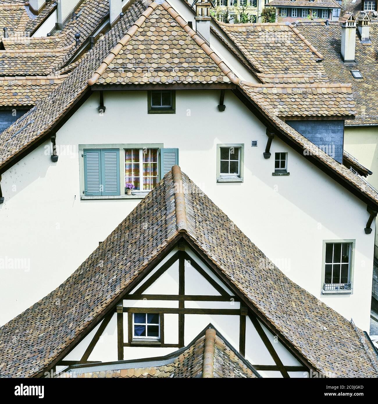 Tetti di tegole nere Immagini e Fotos Stock - Alamy