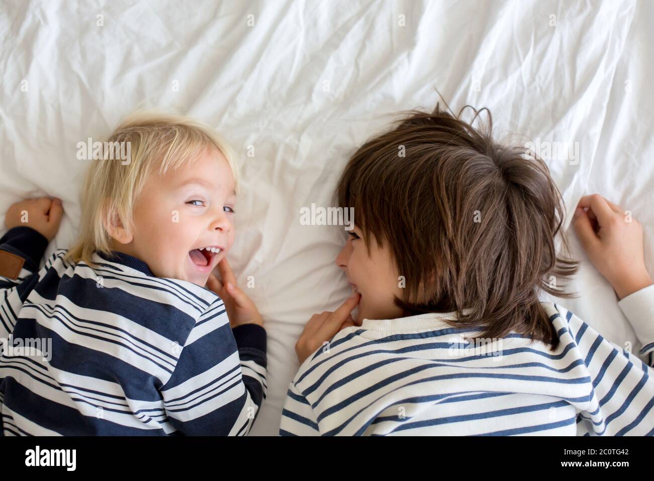 Solletico piedi immagini e fotografie stock ad alta risoluzione ...