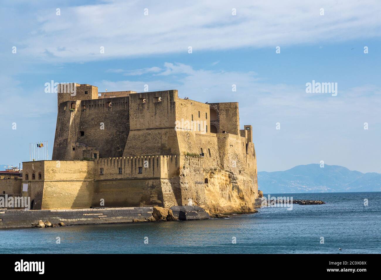 Antico castello di castel ovo baia di napoli immagini e fotografie ...