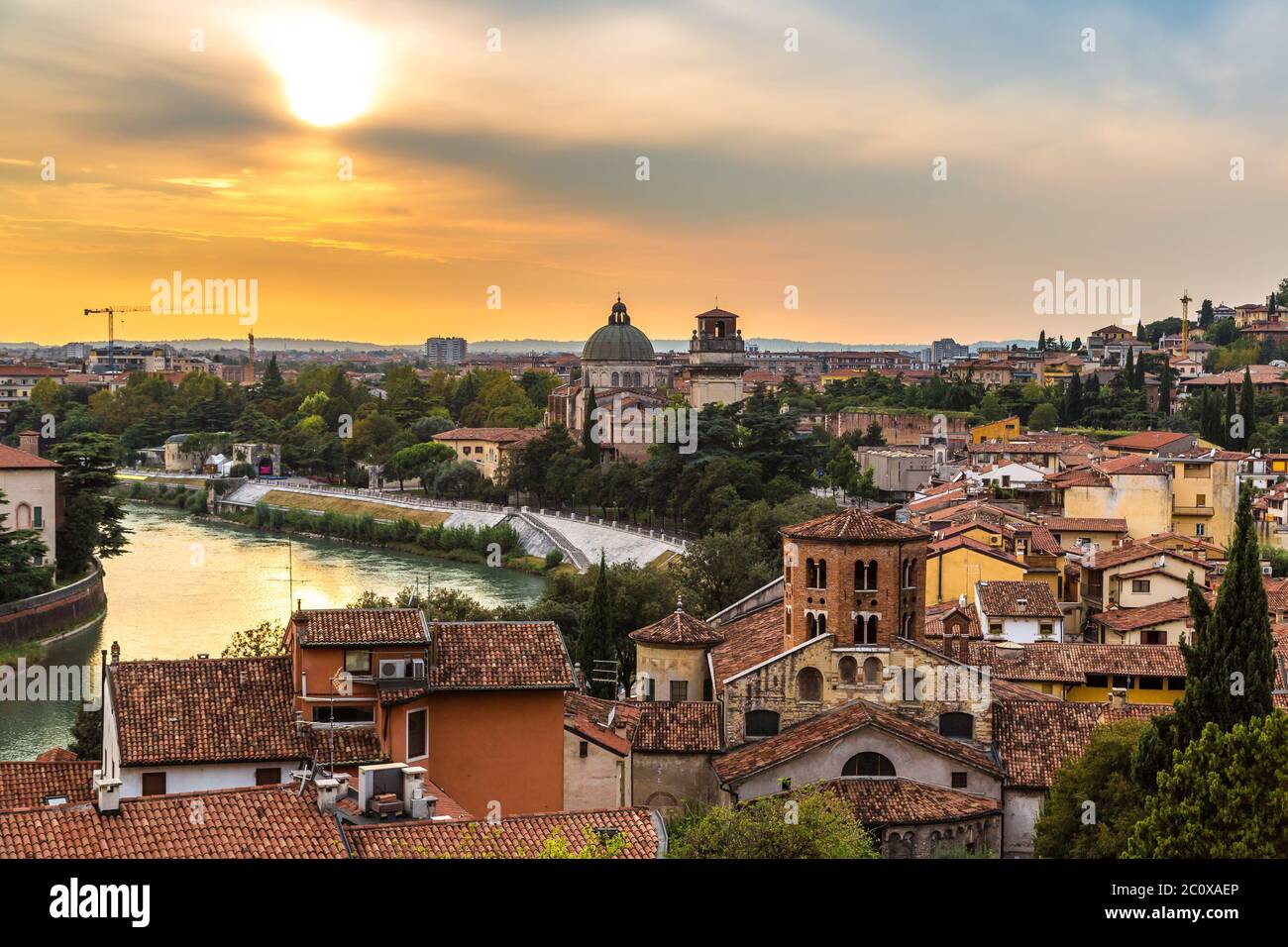 Verona al tramonto immagini e fotografie stock ad alta risoluzione - Alamy