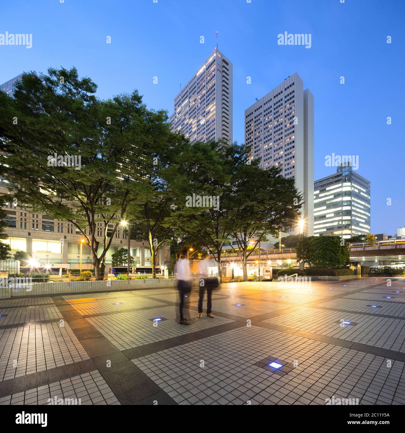 Moderni edifici di tokyo immagini e fotografie stock ad alta ...