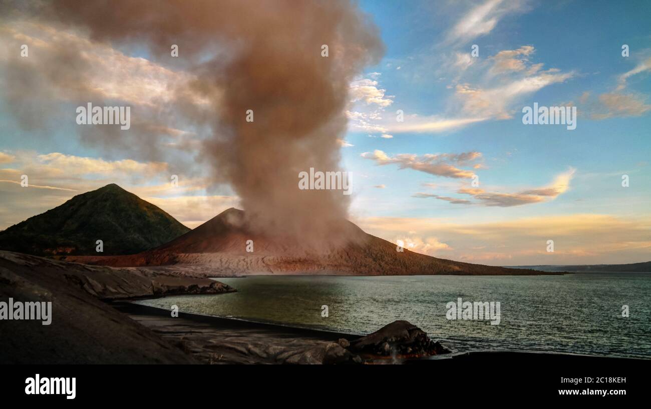 Rabaul tavurvur vulcano rabaul immagini e fotografie stock ad alta ...