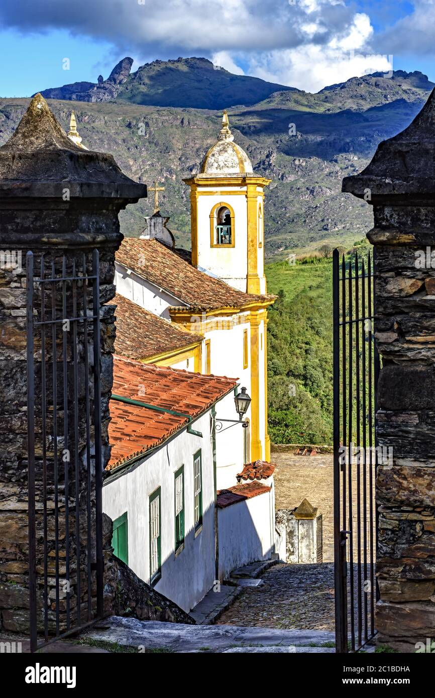 Belle chiese cattoliche immagini e fotografie stock ad alta risoluzione ...