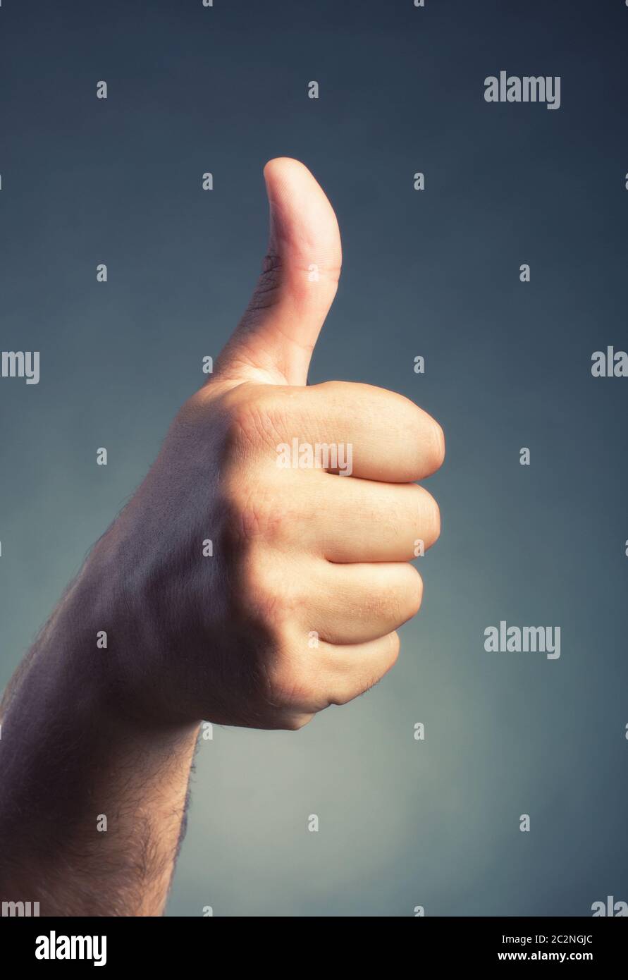 Pollice in alto simbolo immagini e fotografie stock ad alta risoluzione ...