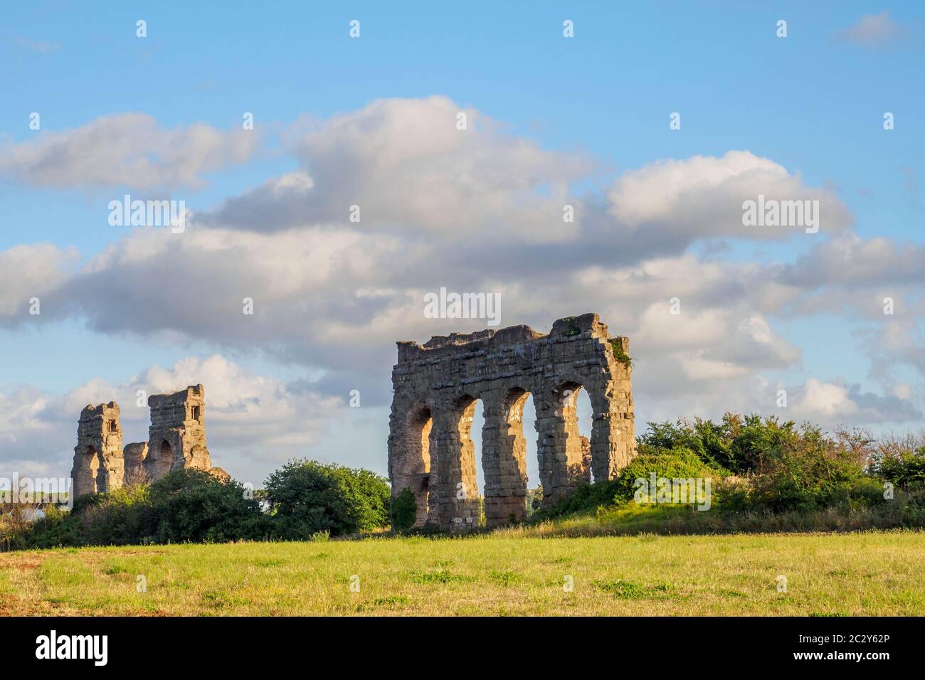 Acquedotto claudiano immagini e fotografie stock ad alta risoluzione ...